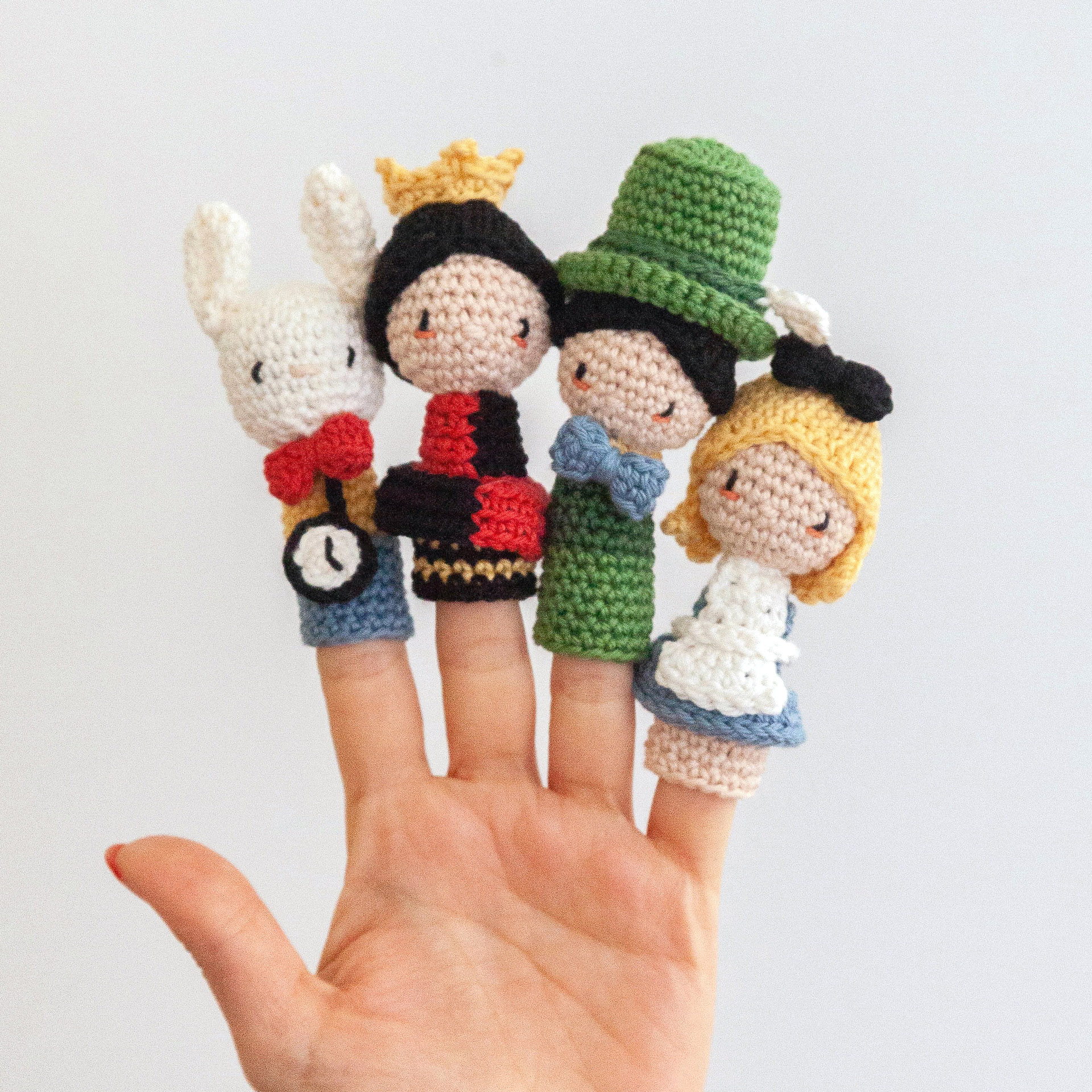 Kit crochet Anchor® marionnettes Alice aux pays des Merveilles